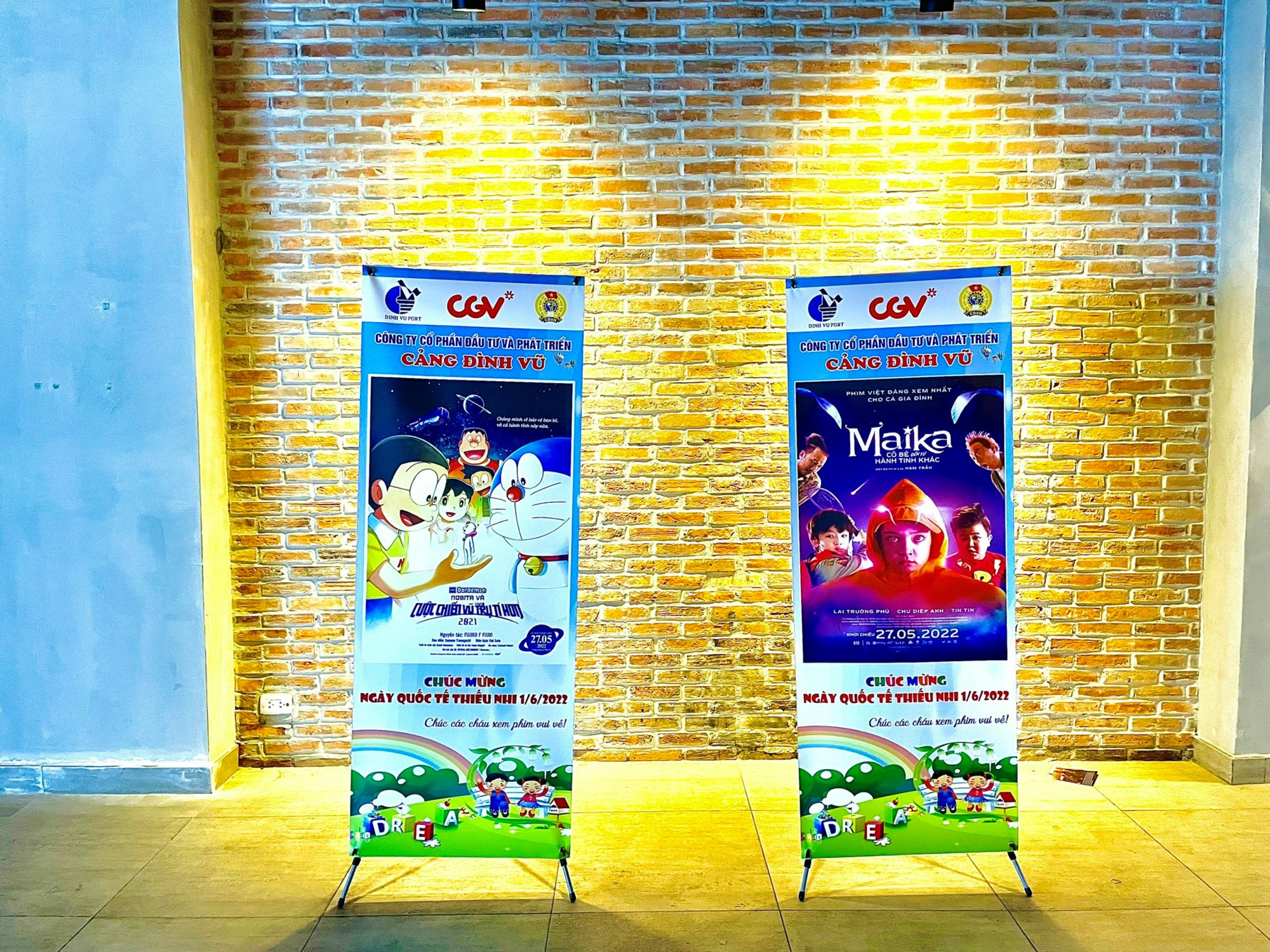 Cảng Đình Vũ tổ chức tặng quà cho con CBCNV nhân dịp ngày Quốc tế thiếu ...